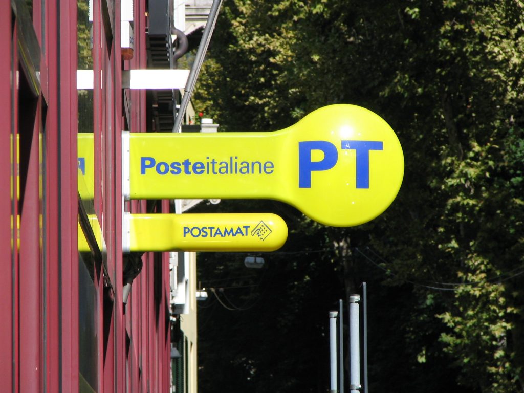 The (confusing) hours of the Italian post office | Italy from the Inside